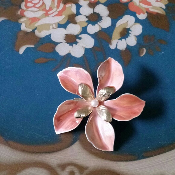 Unknown | Jewelry | Vintage Peachy Pin Enameled Flower Pin | Poshmark